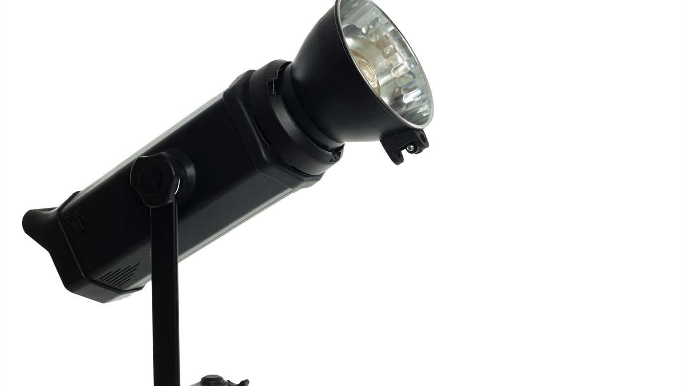 How to Choose the Right Spotlight for Your Yard